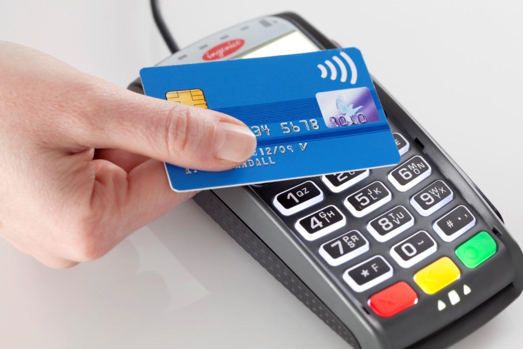 Cartes bancaires sans contact (NFC) : forcing des banques